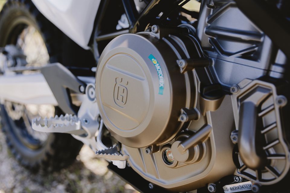 Moto - News, Husqvarna 701 Supermoto e 701 Enduro 2026: liscia o ...