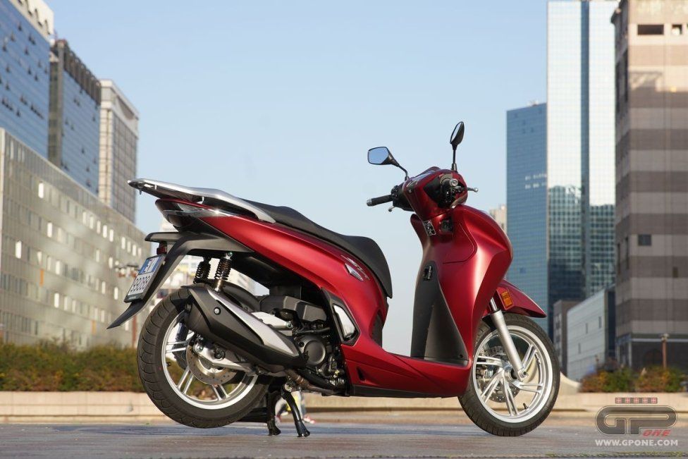 PROVA Honda SH350 2021: caratteristiche e prezzo dell'SH più potente di ...