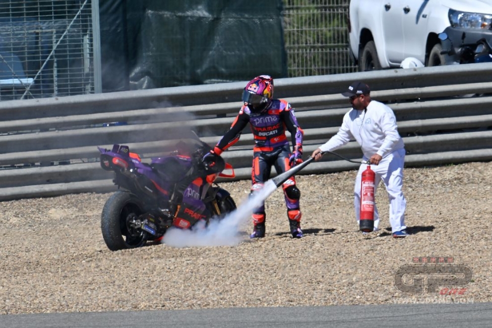 MotoGP, PHOTO - Martin's Ducati was ... fire and flames in Jerez tests ...